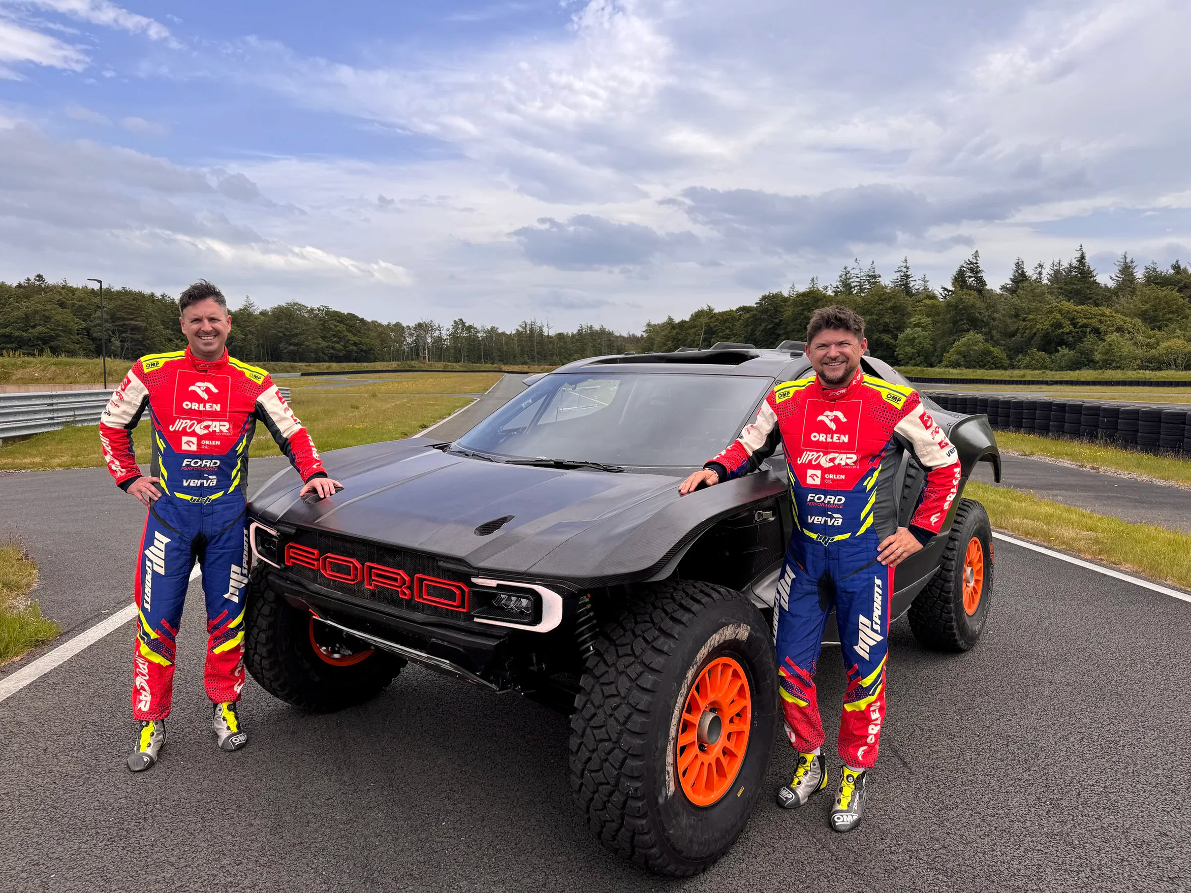 FORD: PRIMERA LICENCIA A EQUIPO PRIVADO PARA COMPETIR EN EL RALLY DAKAR ...
