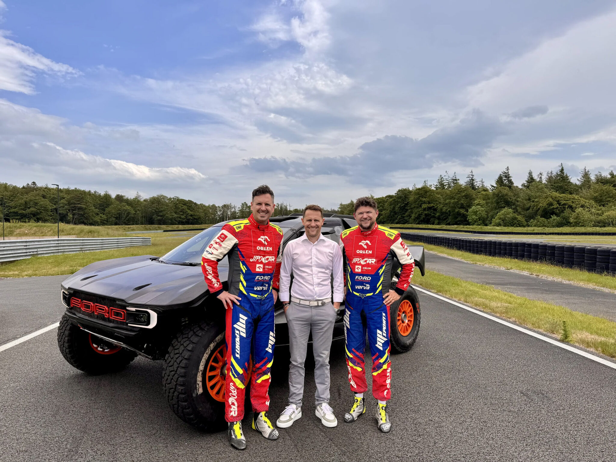 FORD: PRIMERA LICENCIA A EQUIPO PRIVADO PARA COMPETIR EN EL RALLY DAKAR ...